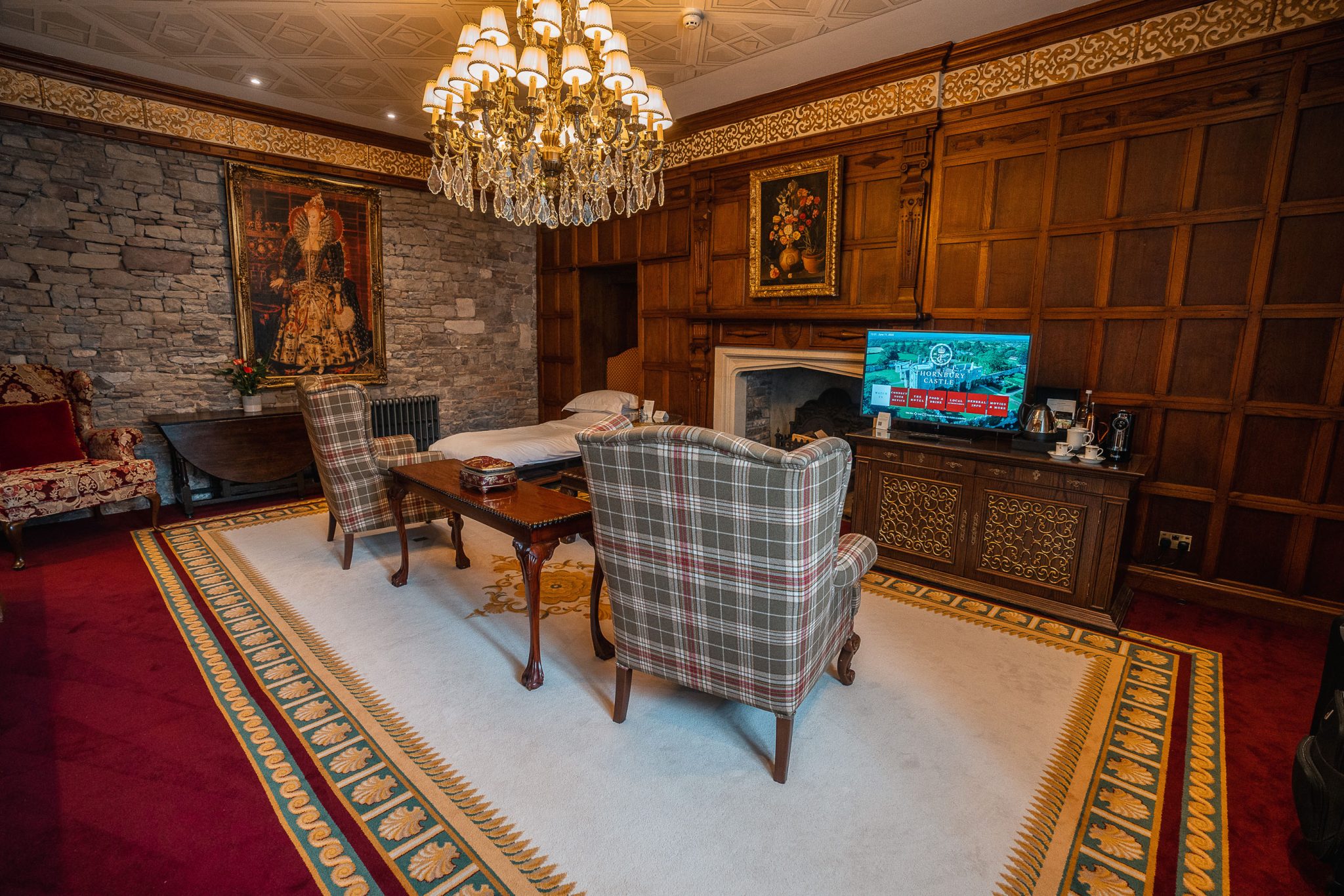 Henry VII Tudor Castle Hotel Suite – Thornbury Castle