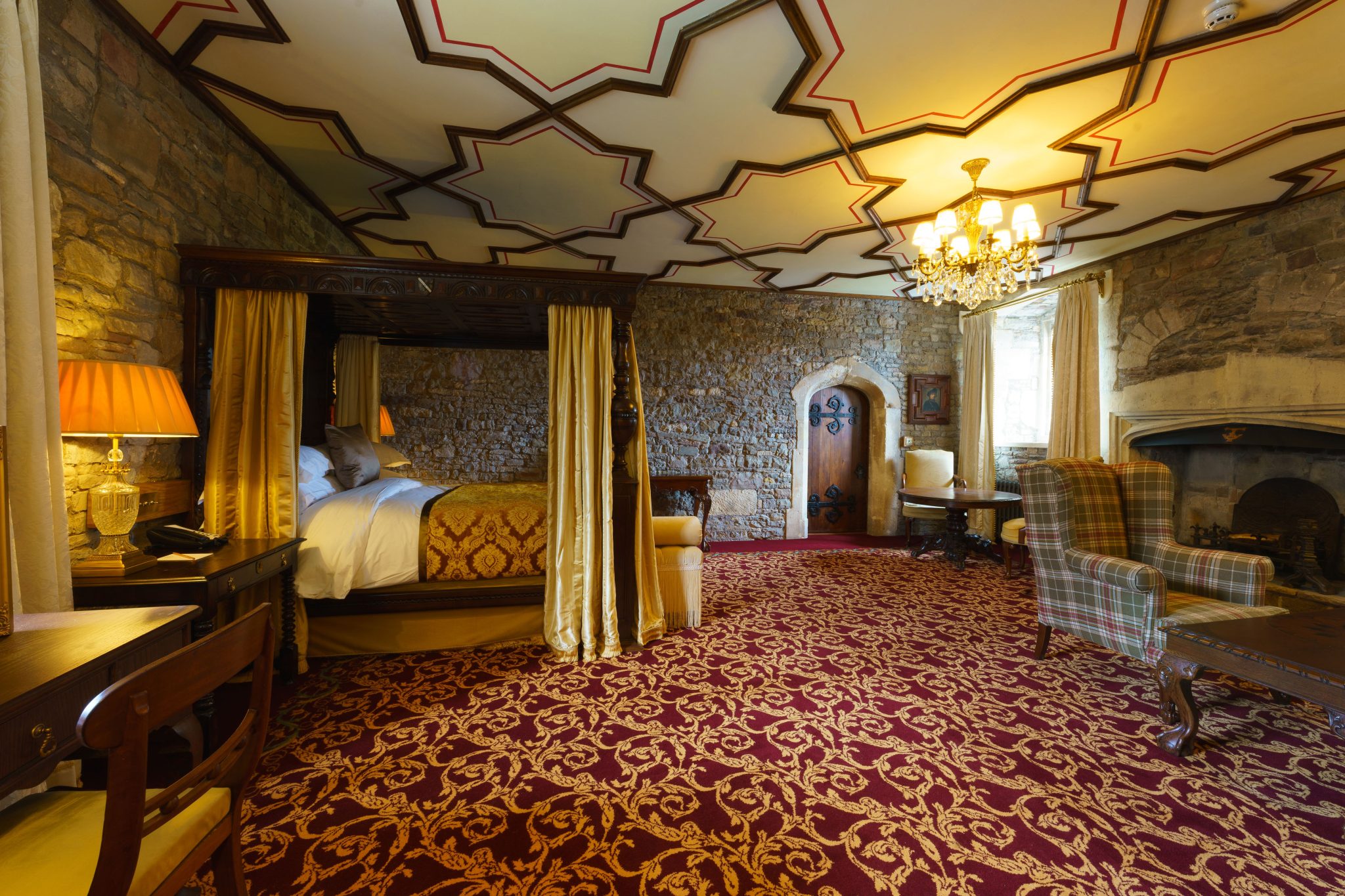 English Castle Hotel near Bristol – Thornbury Castle